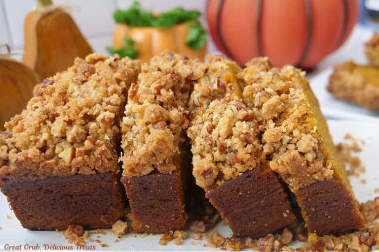 Pumpkin Bread with Brown Sugar Pecan Topping - Great Grub, Delicious Treats