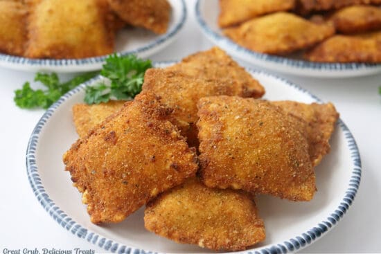 Toasted Ravioli (Olive Garden Copycat Recipe) - Great Grub, Delicious ...