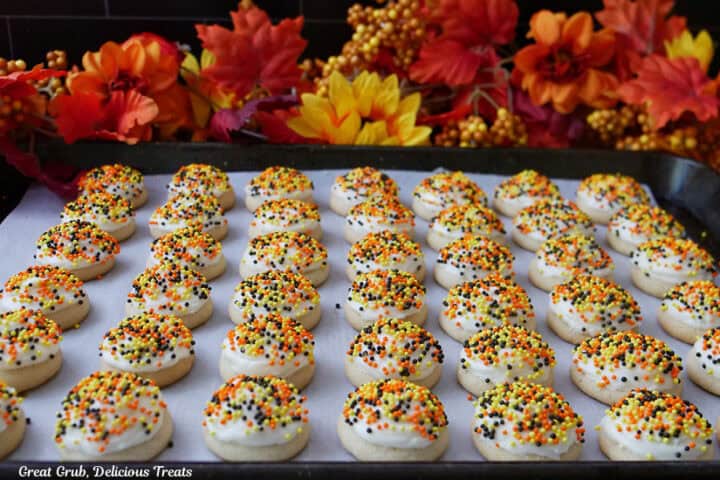 Fall Sugar Cookies with Buttercream Frosting (Bite-Size) - Great Grub ...